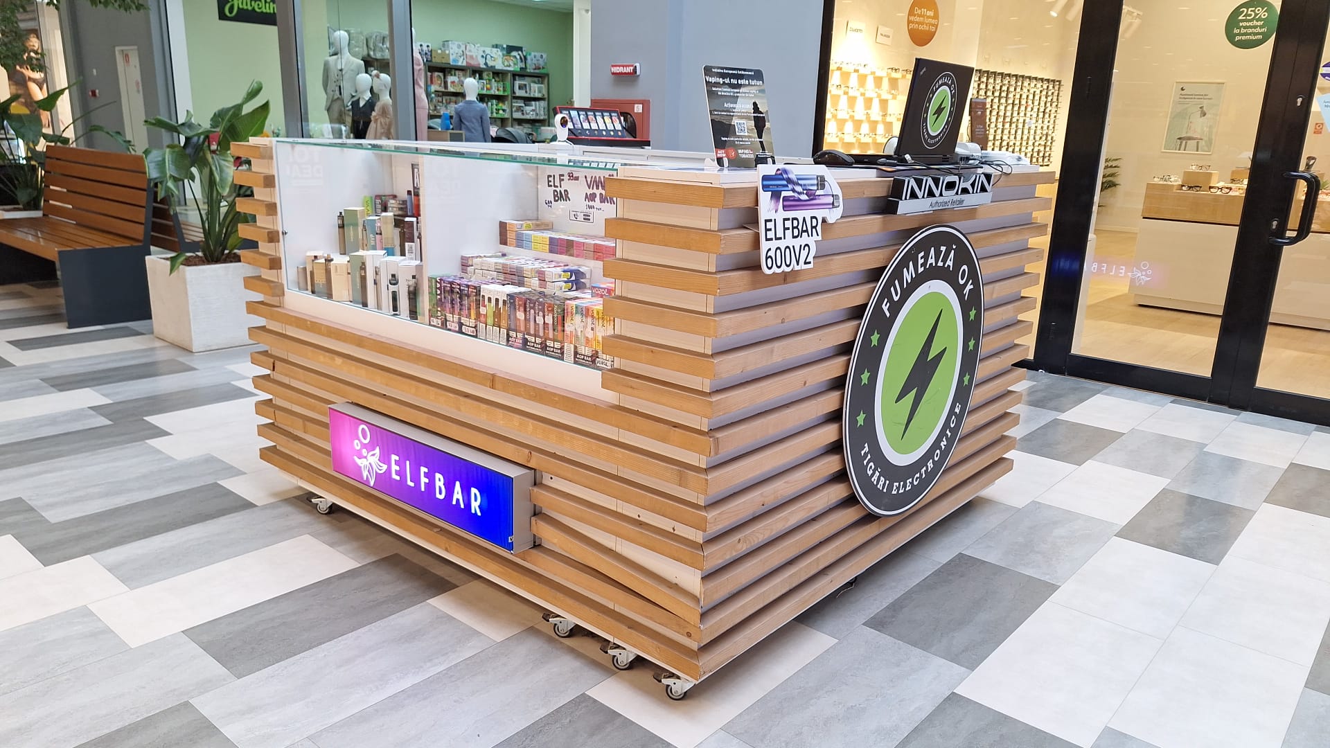 Vand stand cu Tigari Electronice in Promenada Mures